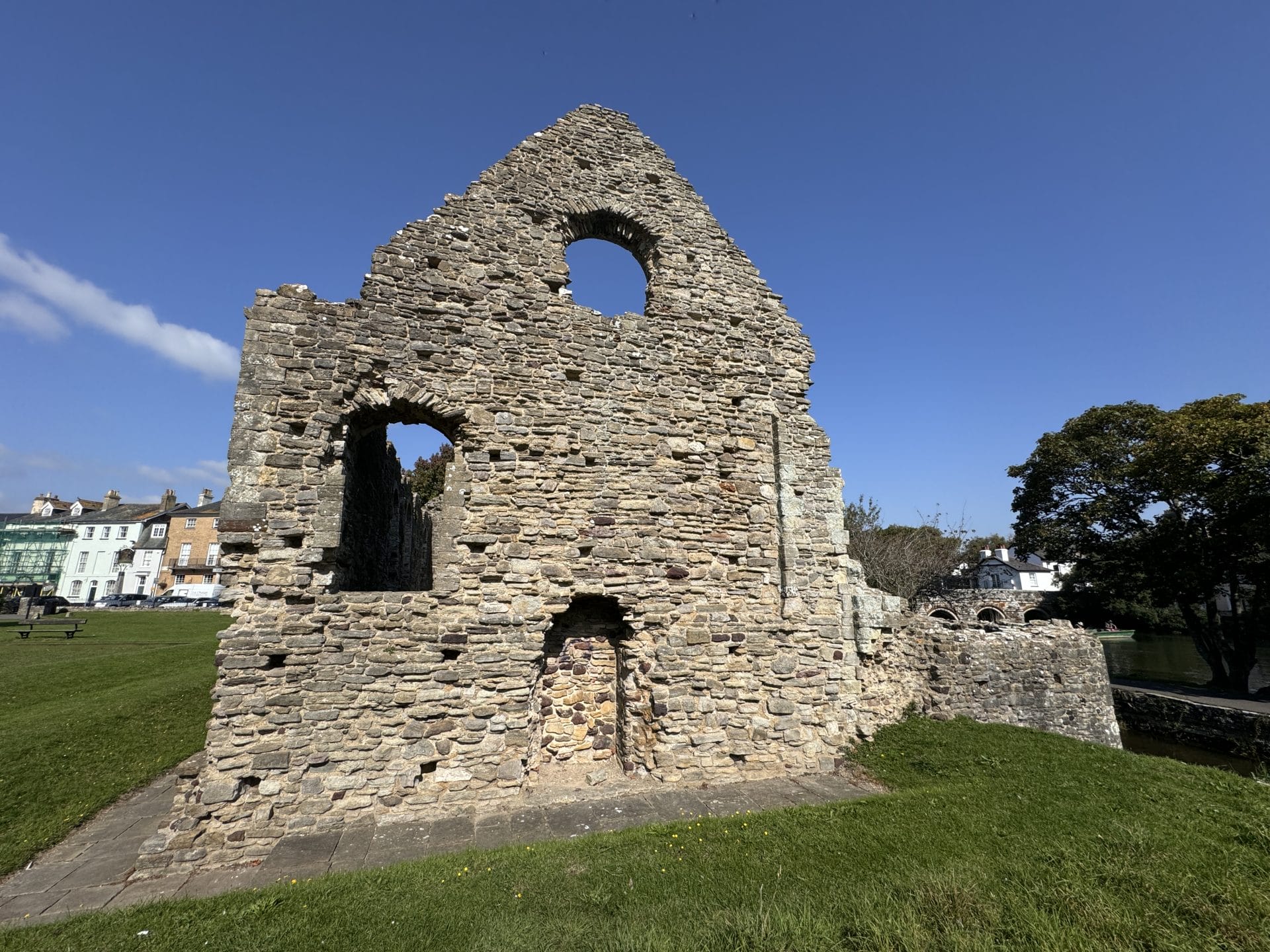 Discover The Beauty Of Christchurch Castle and Norman House